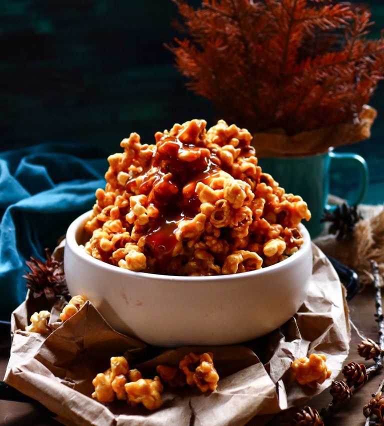 Sticky Dulce de Leche Popcorn (Caramel Popcorn)