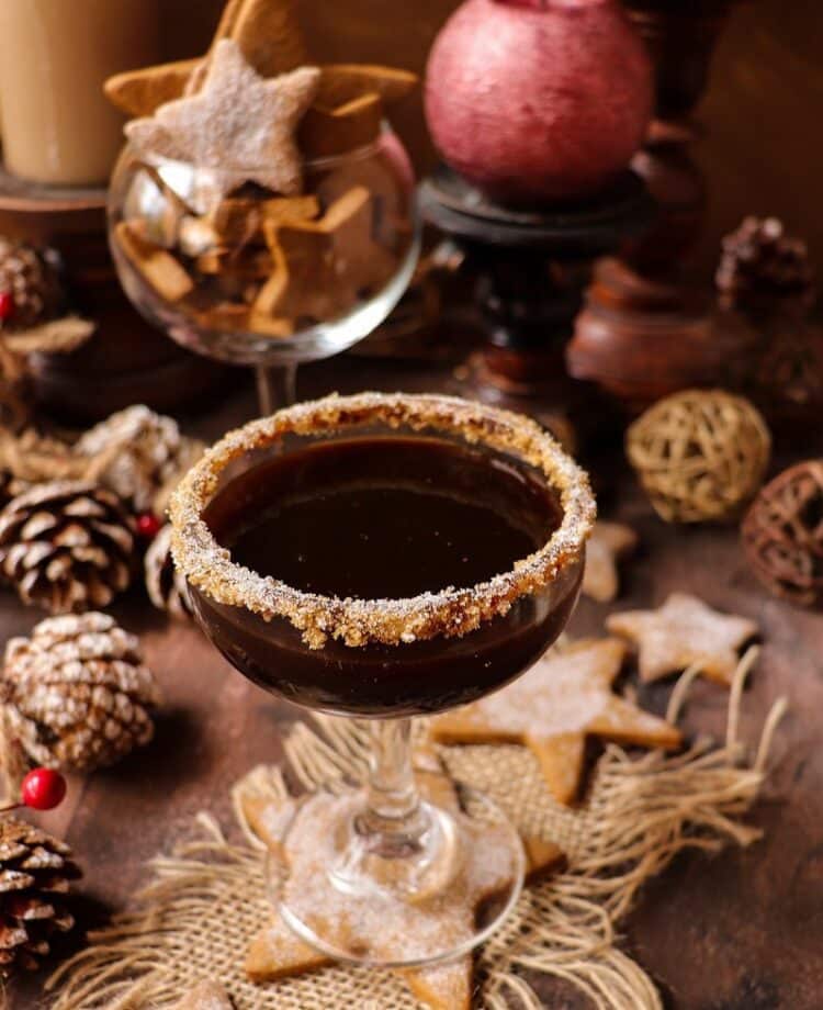 Festive Holiday Gingerbread Cocktail