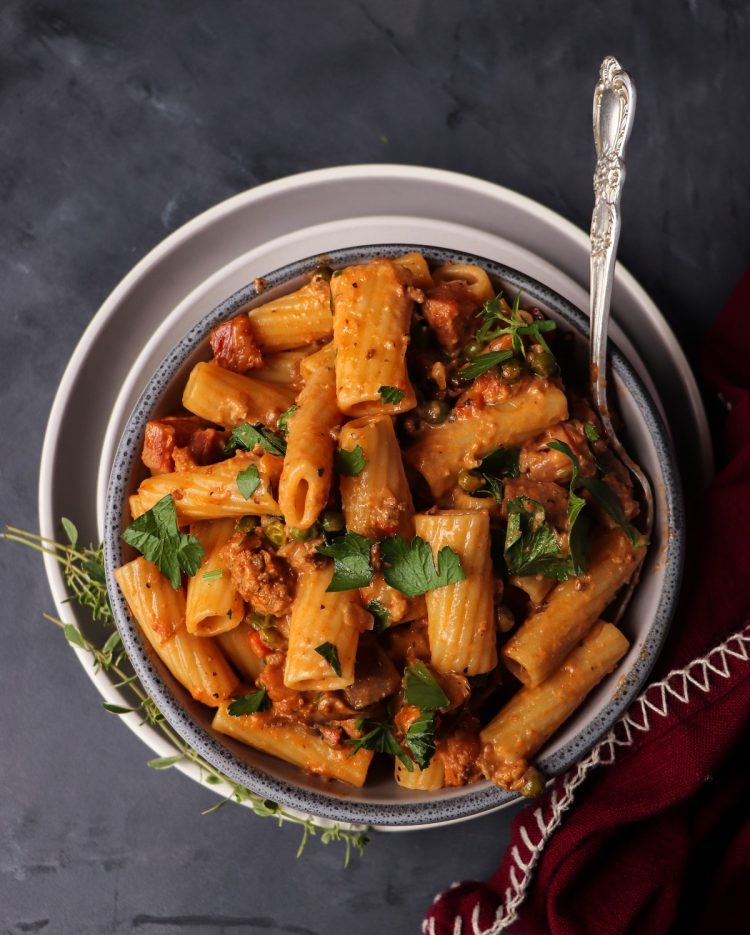 Creamy Bolognese Pasta (Pasta alla Pastora)