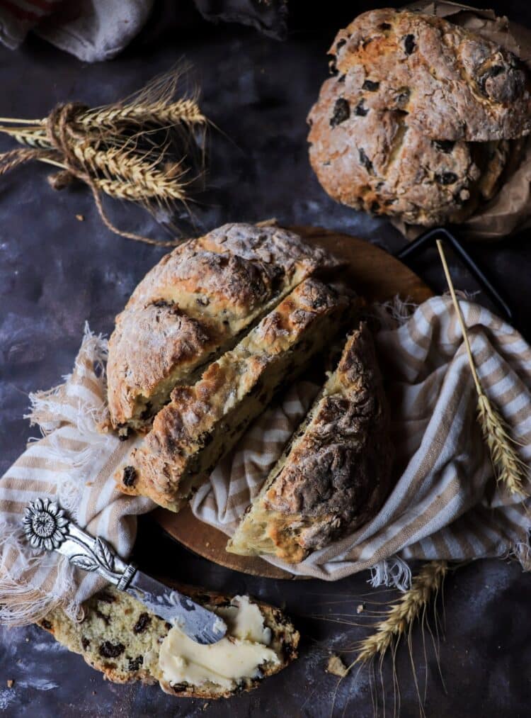 Pampushky Recipe - Ukrainian Garlic Bread